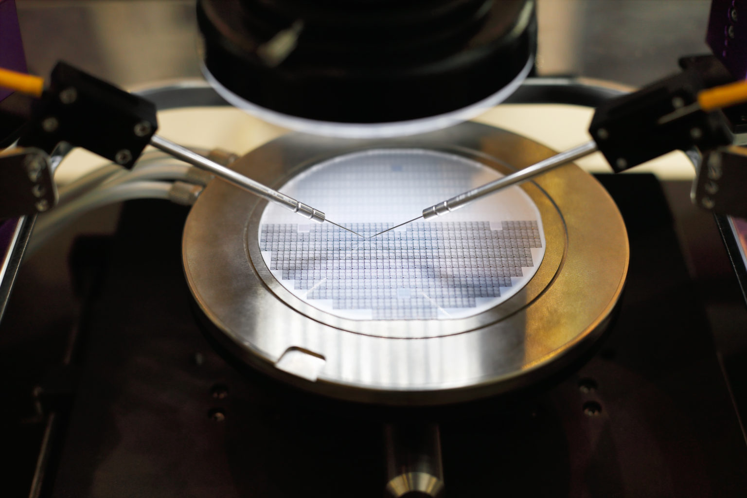 semiconductor silicon wafer undergoing probe testing - i創科技